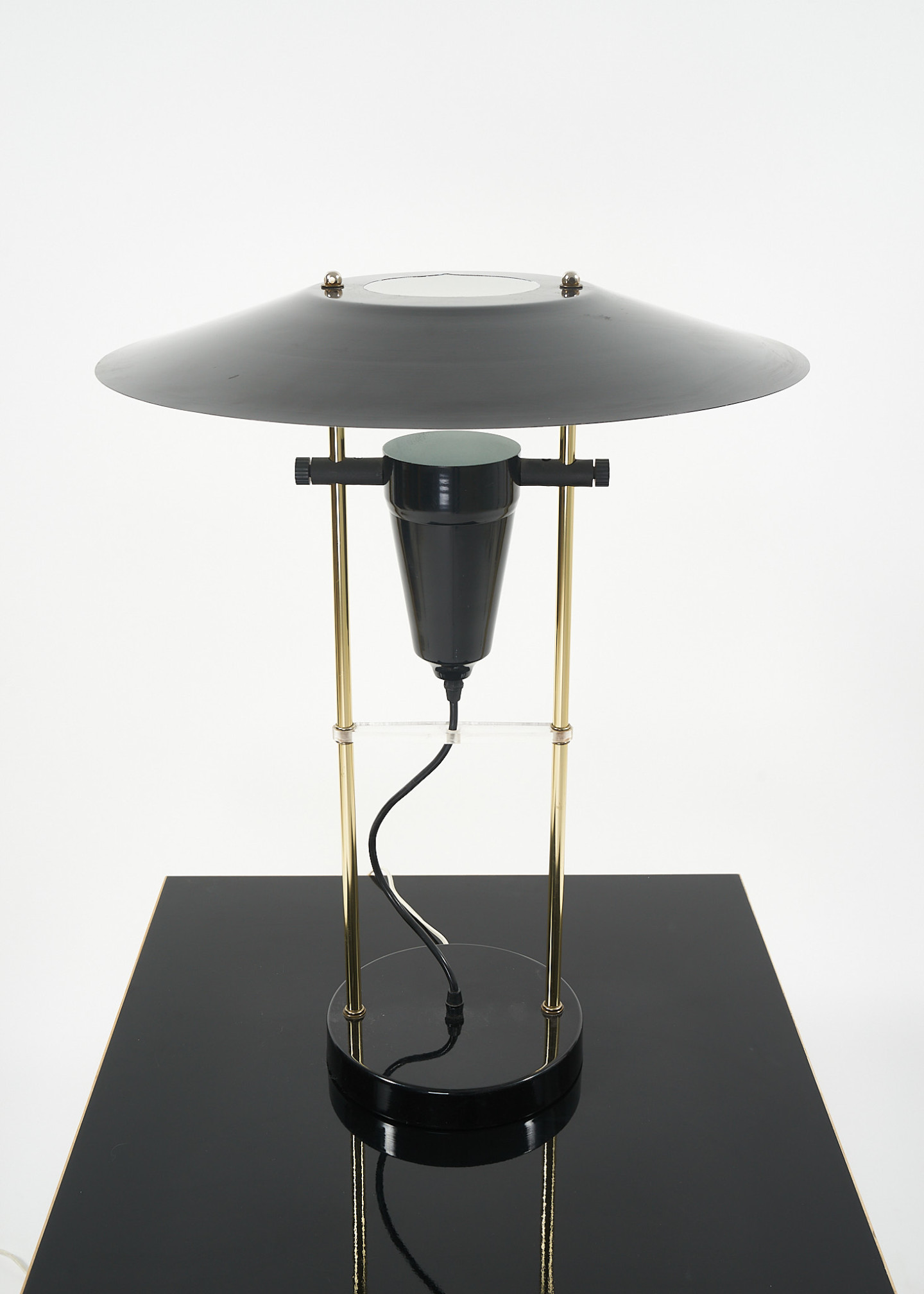 UPLIGHT table lamp - Full Room
